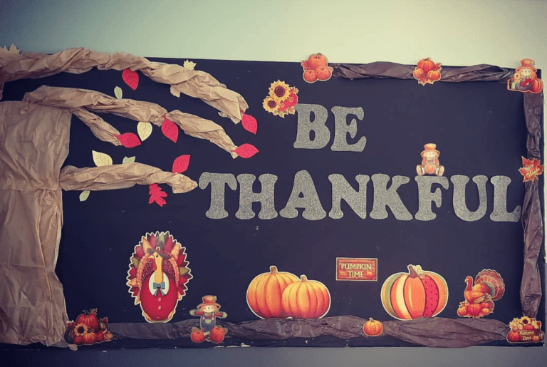 Thanksgiving Bulletin Boards & Door Decorations To Showcase Gratitude
