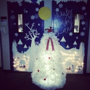 60 Amazing Ideas for Winter and Holiday Classroom Doors