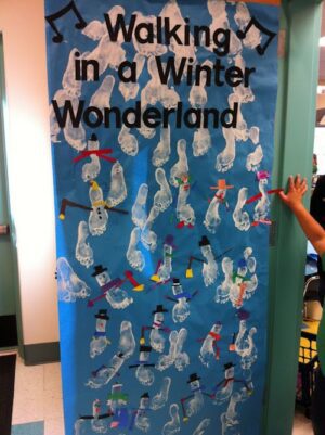 60 Amazing Ideas for Winter and Holiday Classroom Doors